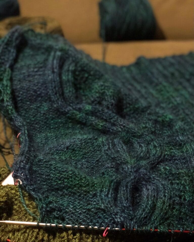 5 Must-See Simple Cable Knit Scarf Patterns - by Marii