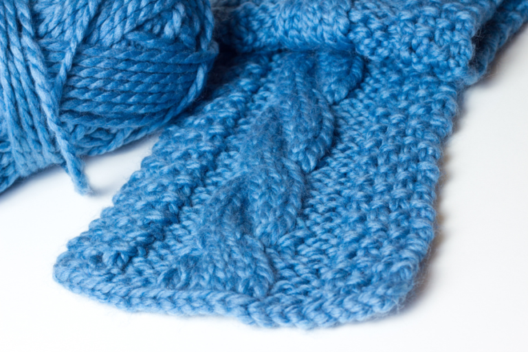 5 Must-See Simple Cable Knit Scarf Patterns - by Marii